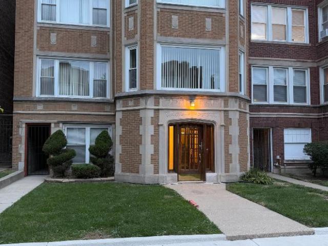 2 Br, 1 bath, Condo 8220 S Langley Ave