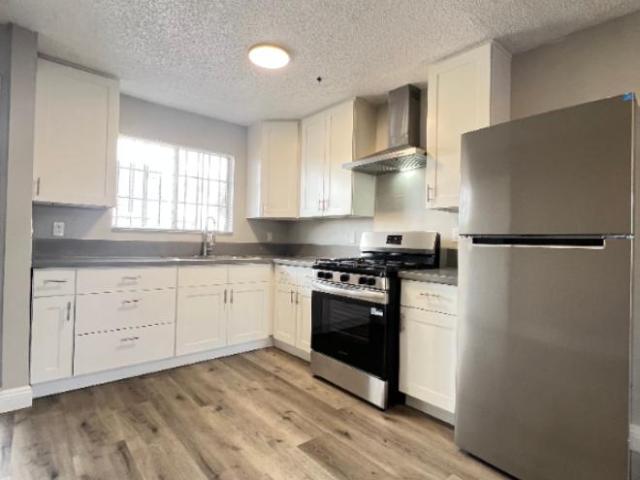 2 Br, 1 bath, Condo 8307 S Figueroa Street