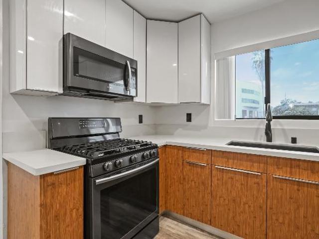 2 Br, 1 bath, Condo 830 Bartlett Street