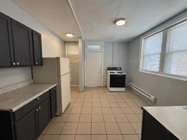2 Br, 1 bath, Condo 8346 S Maryland