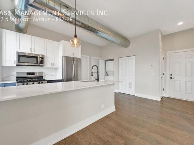 2 Br, 1 bath, Condo 837 N Wolcott Avenue