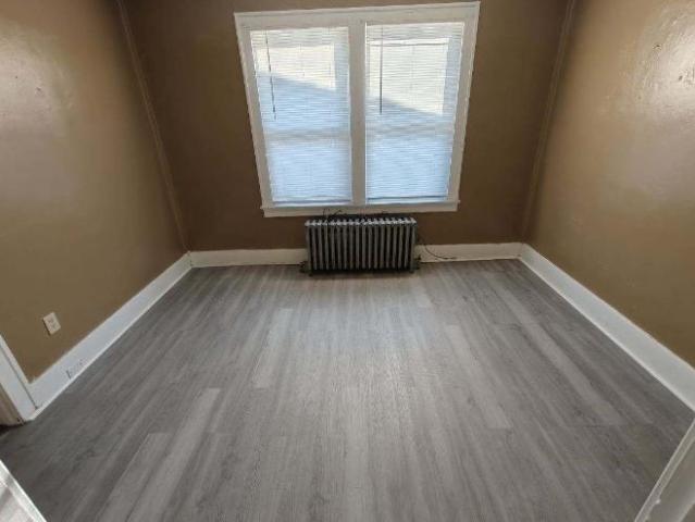 2 Br, 1 bath, Condo 838 Hemlock