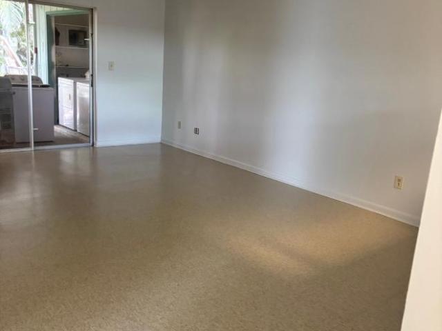 2 Br, 1 bath, Condo 8398 SE Pine Circle