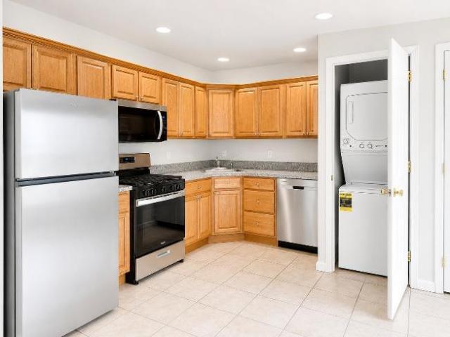 2 Br, 1 bath, Condo 839 N 20th St
