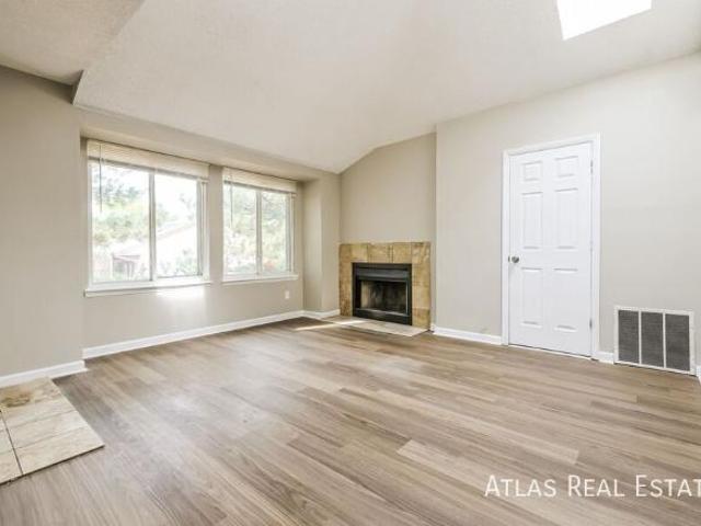 2 Br, 1 bath, Condo 842 S Uravan Court