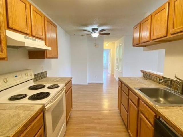 2 Br, 1 bath, Condo 842 S Uravan Court