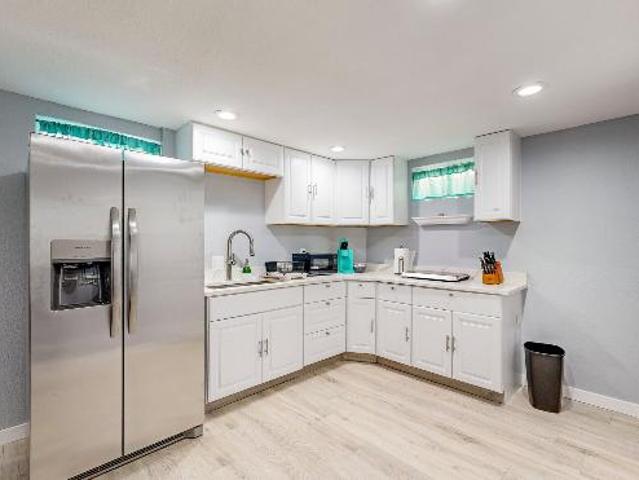 2 Br, 1 bath, Condo 8438 Ames