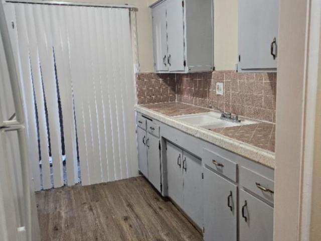 2 Br, 1 bath, Condo 843 W Los Felis Ave