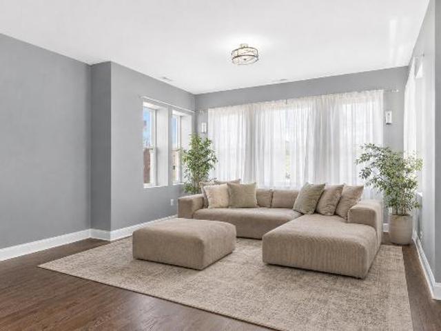 2 Br, 1 bath, Condo 846 N Hamlin Ave