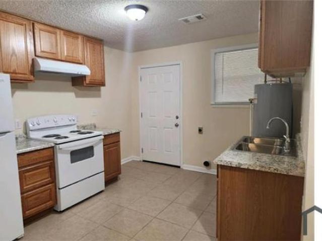 2 Br, 1 bath, Condo 847 Northern Street
