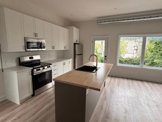 2 Br, 1 bath, Condo 84 Eccles Street