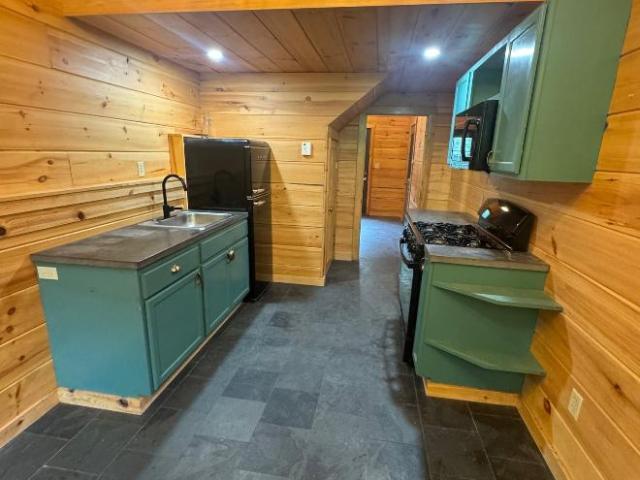 2 Br, 1 bath, Condo 84 Locke Rd