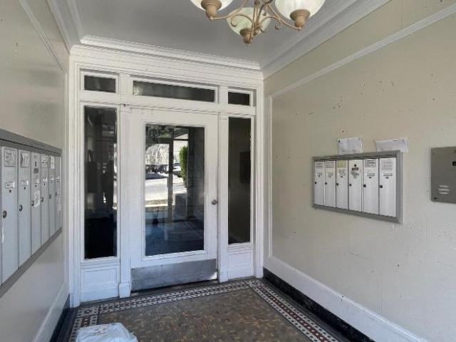 2 Br, 1 bath, Condo 84 Sutherland Rd