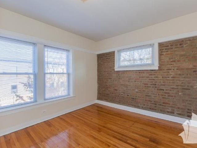 2 Br, 1 bath, Condo 853 West Cornelia Avenue