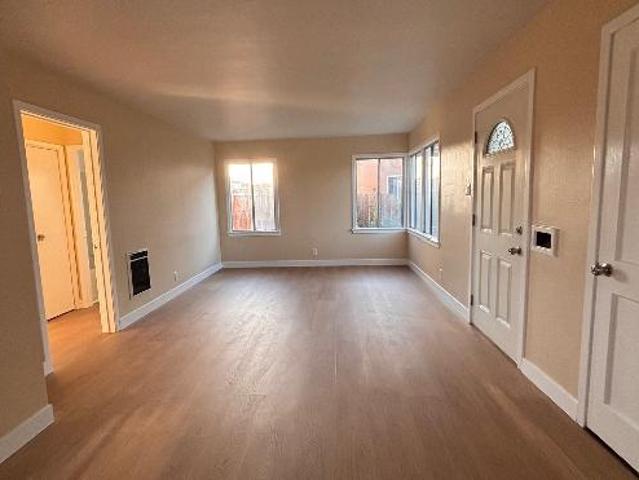2 Br, 1 bath, Condo 855 W 29th Pl