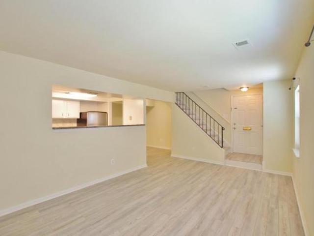 2 Br, 1 bath, Condo 8612 Walutes Cir