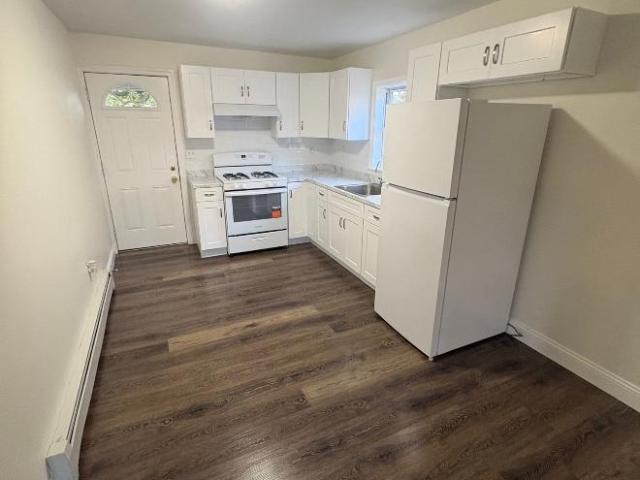 2 Br, 1 bath, Condo 861 Valley St