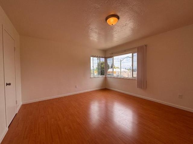 2 Br, 1 bath, Condo 8634 Macarthur Blvd