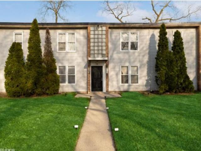 2 Br, 1 bath, Condo 8635 S Ingleside Ave