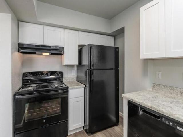 2 Br, 1 bath, Condo 869 36th St