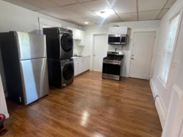 2 Br, 1 bath, Condo 86 Oak St