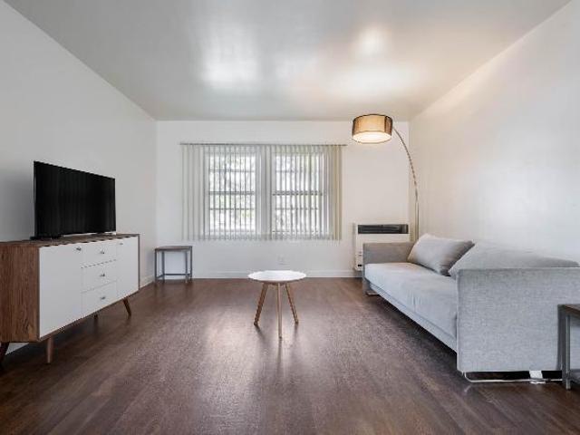 2 Br, 1 bath, Condo 8754 Belford Ave