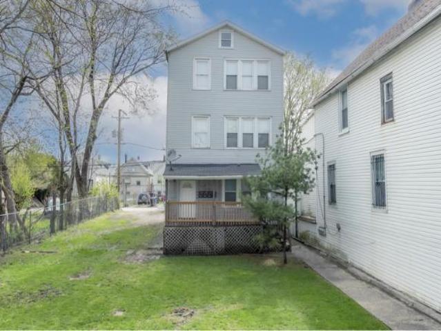 2 Br, 1 bath, Condo 8835 S Commercial Ave