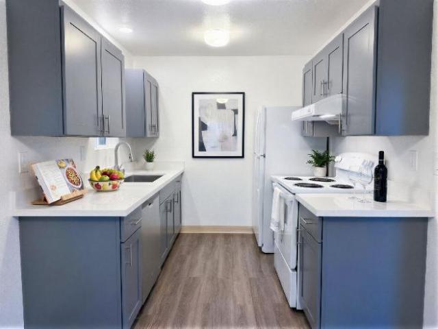 2 Br, 1 bath, Condo 8850 Interlake Avenue N