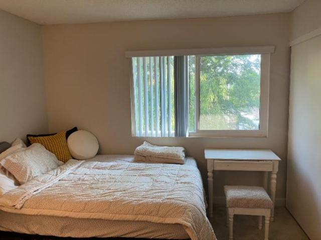 2 Br, 1 bath, Condo 8882 Heil Ave