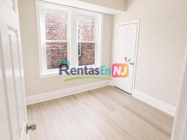 2 Br, 1 bath, Condo 88 Pulaski St