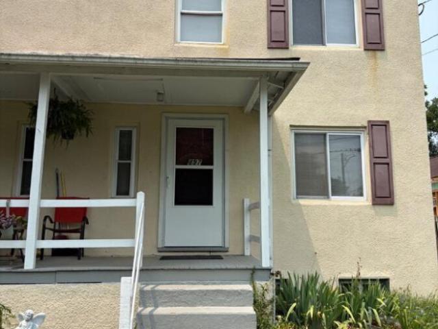 2 Br, 1 bath, Condo 897 College Ave
