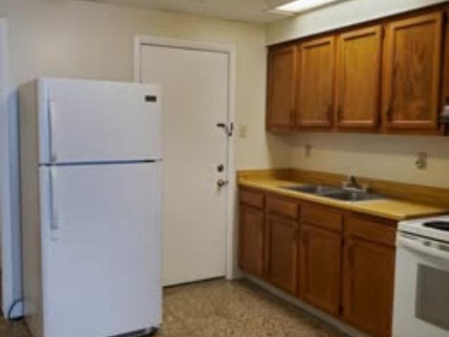 2 Br, 1 bath, Condo 898 Duss Avenue