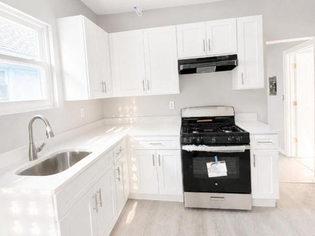 2 Br, 1 bath, Condo 899 S 19th St