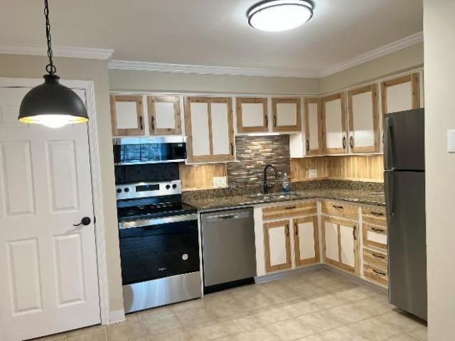 2 Br, 1 bath, Condo 8 Northbrook Dr