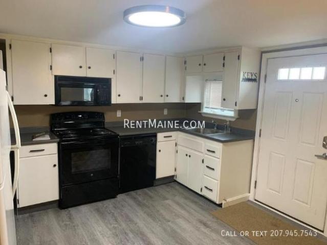 2 Br, 1 bath, Condo 8 Beacon St