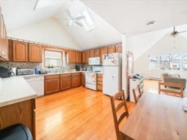2 Br, 1 bath, Condo 8 Hastings St