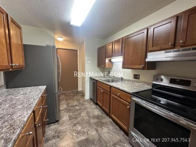 2 Br, 1 bath, Condo 8e Longrale Park