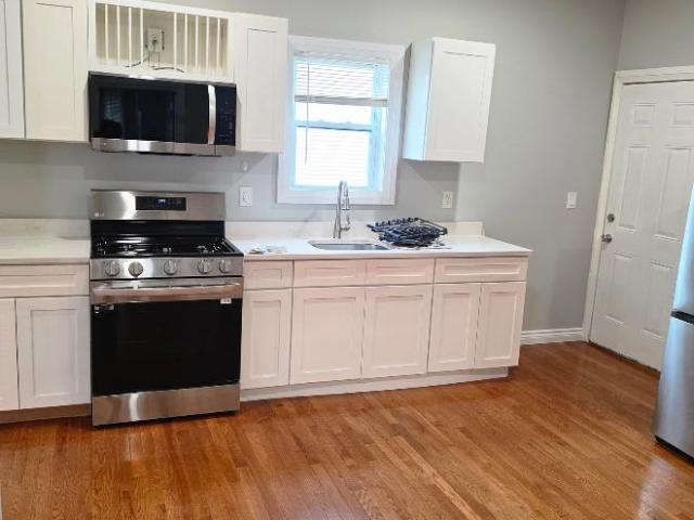 2 Br, 1 bath, Condo 93 Ayrault St