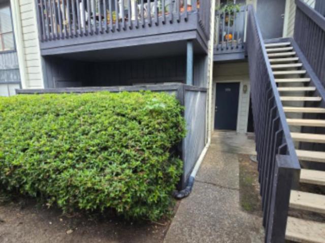 2 Br, 1 bath, Condo 9009 Richmond Ave