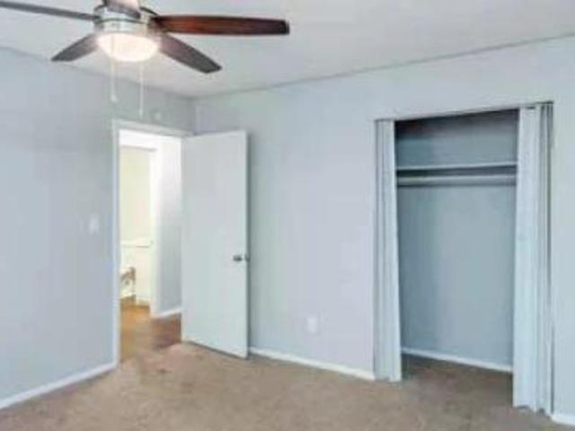 2 Br, 1 bath, Condo 901 N Main St