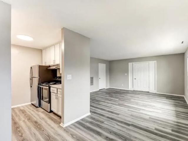 2 Br, 1 bath, Condo 901 N Main St