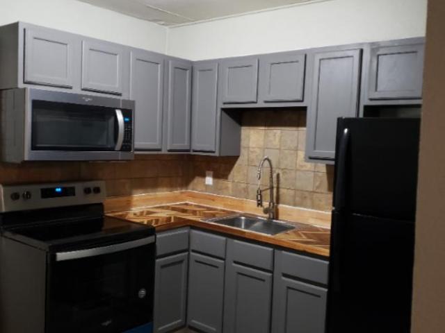 2 Br, 1 bath, Condo 901 Sissom Rd