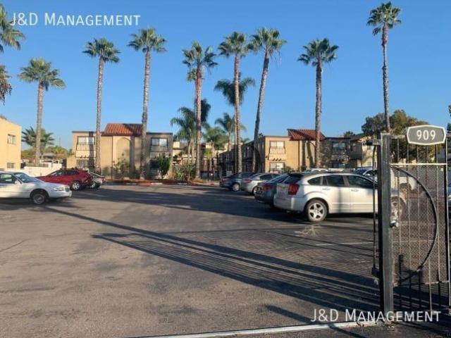 2 Br, 1 bath, Condo 909 S Sunshine Avenue