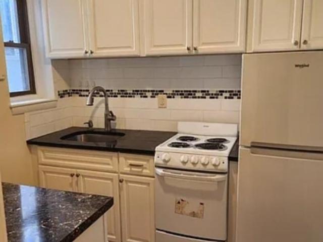 2 Br, 1 bath, Condo 90 Brainerd Rd