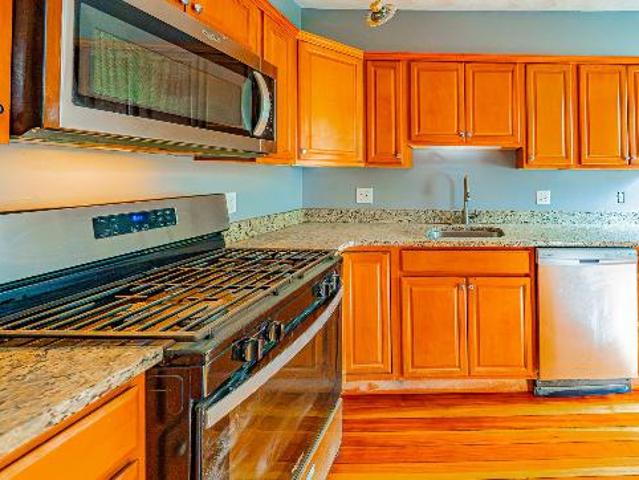 2 Br, 1 bath, Condo 90 Glendale