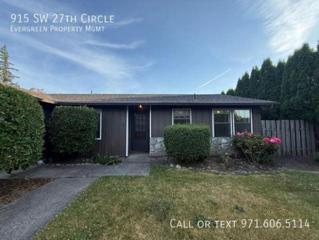 2 Br, 1 bath, Condo 915 SW 27th Circle