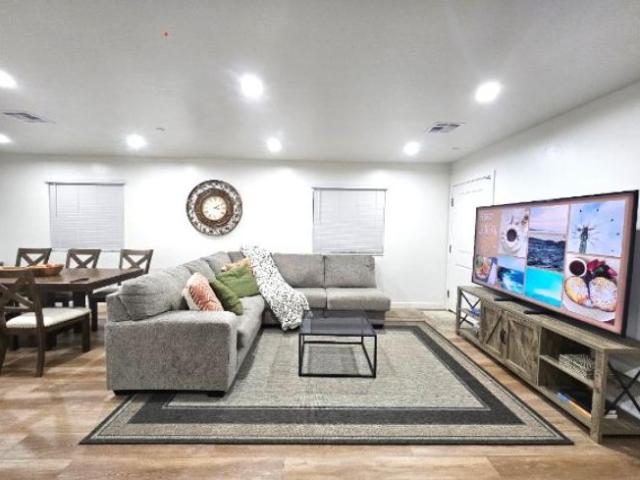 2 Br, 1 bath, Condo 916 W Atkins Ave