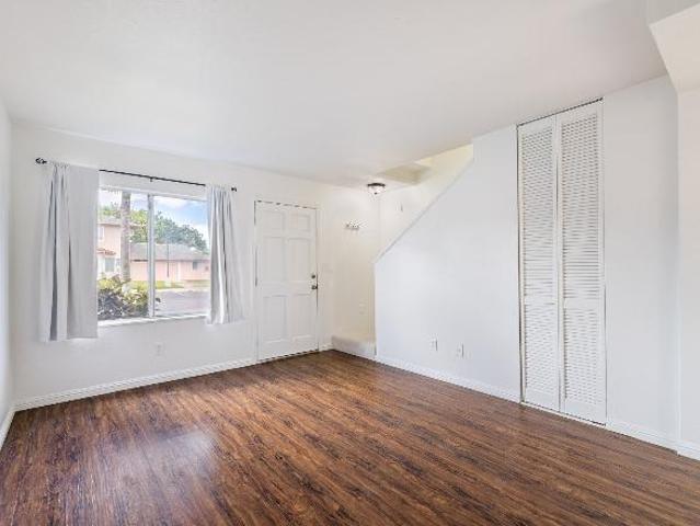 2 Br, 1 bath, Condo 91 1165 Kamaaha Loop