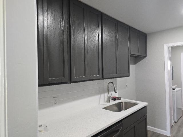 2 Br, 1 bath, Condo 920 Lindy Ct