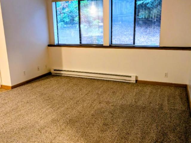 2 Br, 1 bath, Condo 9233 Interlake Ave N